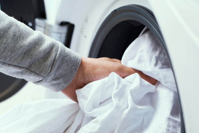 Drying Bedding Indoors - Guide to Drying Your Sheets Fast