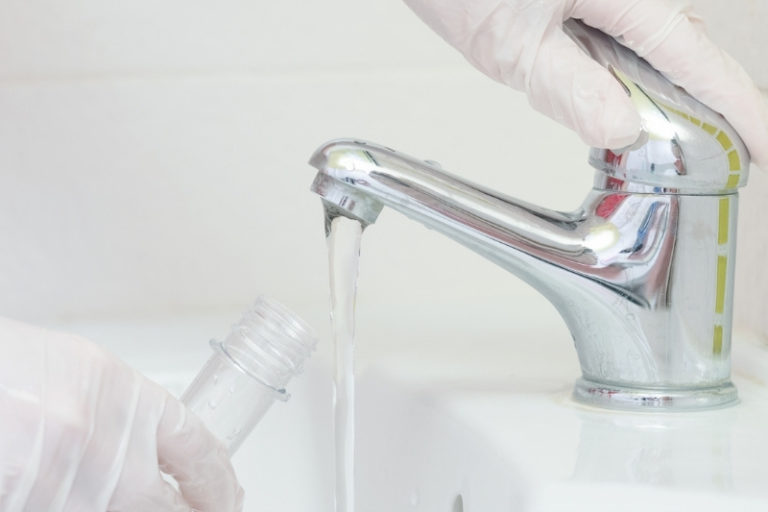 What Cleaners Can Be Mixed with Bleach?