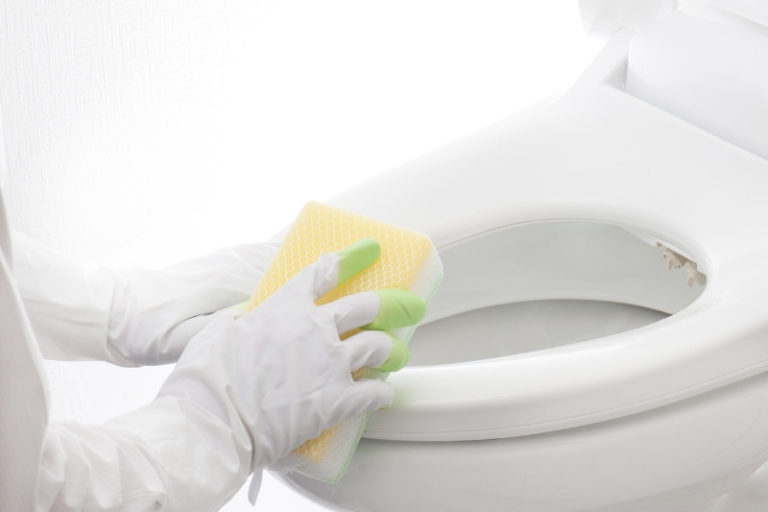 How to Clean a Bathroom Step by Step