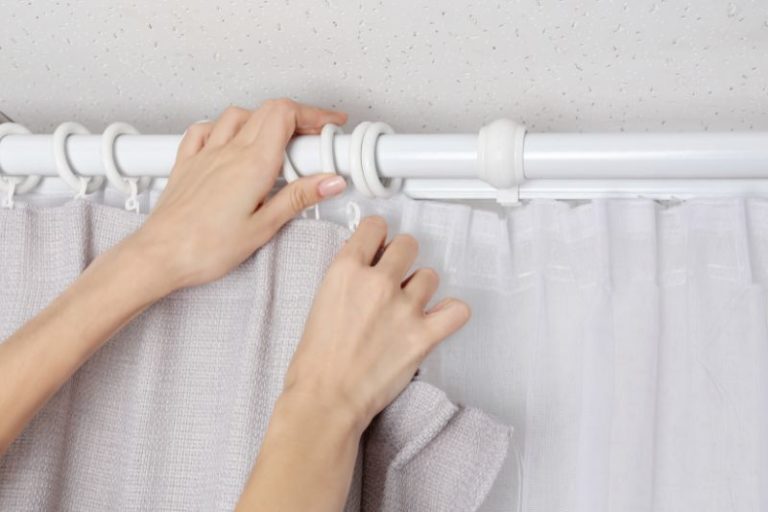 How to Wash Curtains in the Washing Machine