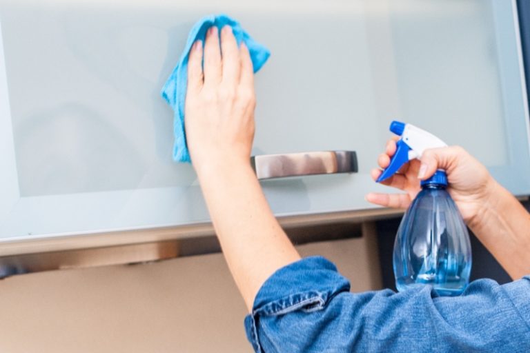 How to Clean Kitchen Cabinets