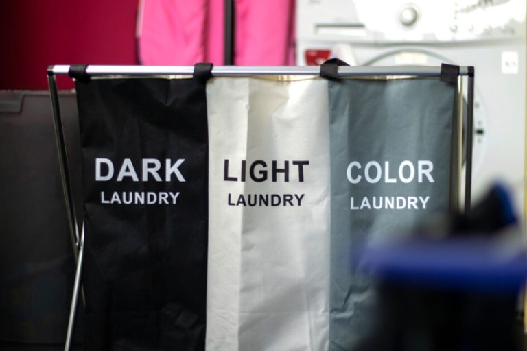 How to Stop Clothes Tangling in the Washing Machine