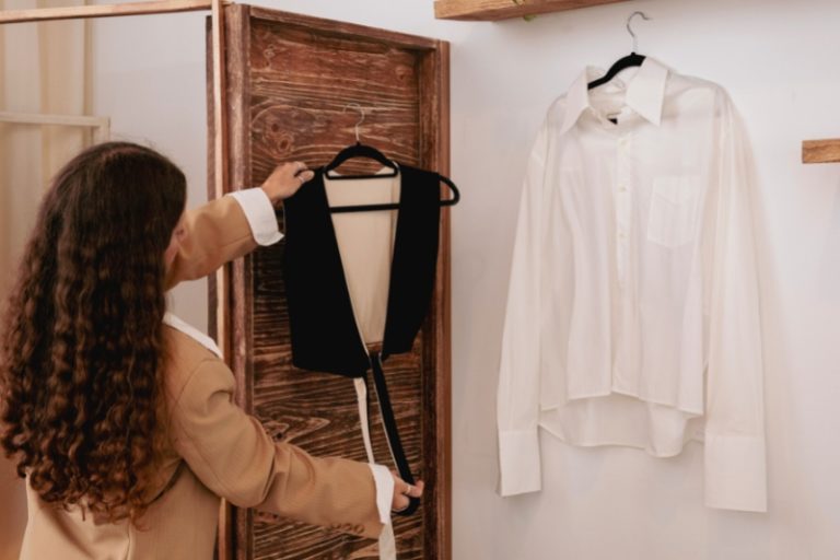 Airing Clothes Instead of Washing Them – Everything You Need to Know