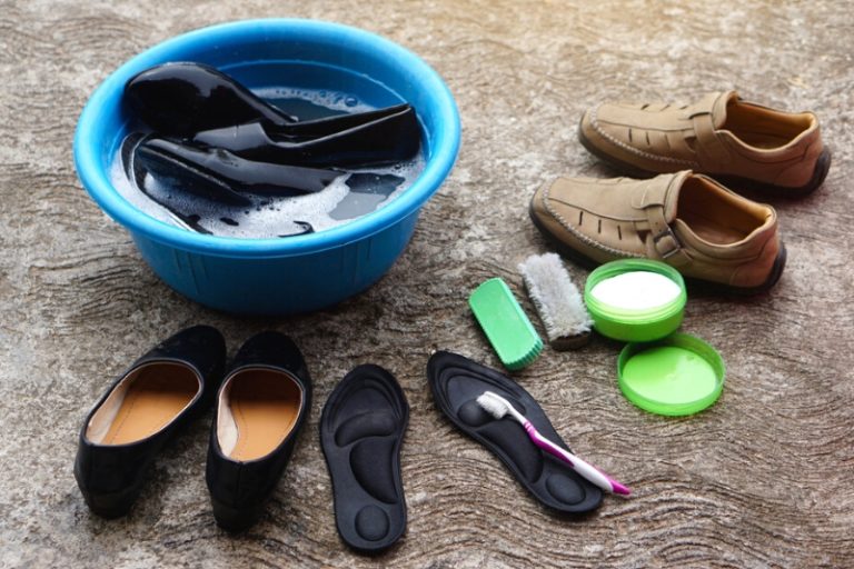 How to Clean Shoes with a Toothbrush