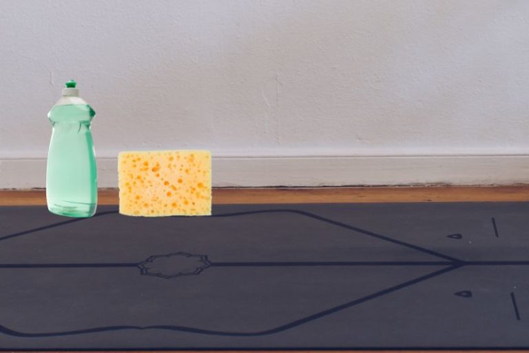 How to Make a DIY Yoga Mat Cleaner Solution