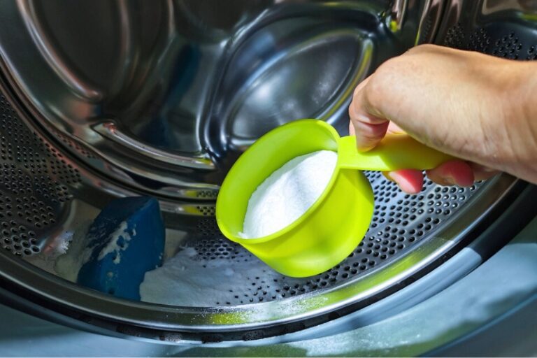 How to Whiten Clothes That Have Greyed