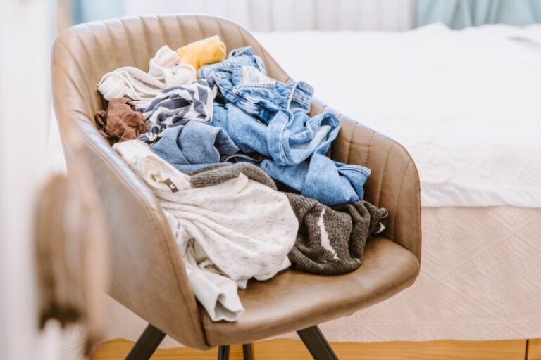 Breaking Up with Your “Clothes Chair” – 5 Alternatives for a Tidier Bedroom