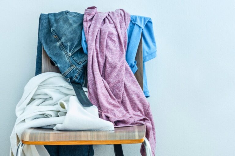 Breaking Up with Your “Clothes Chair” – 5 Alternatives for a Tidier Bedroom